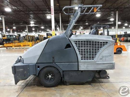 2019 LP Gas Advance SW8000 Rider Sweepers