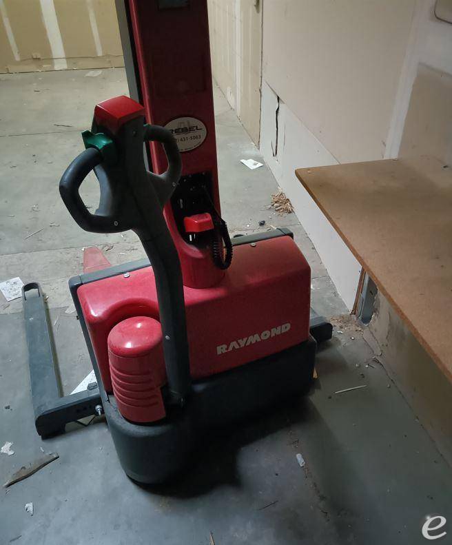 2004 Electric Raymond Sit Down Rider EMBS22 - 123Forklift