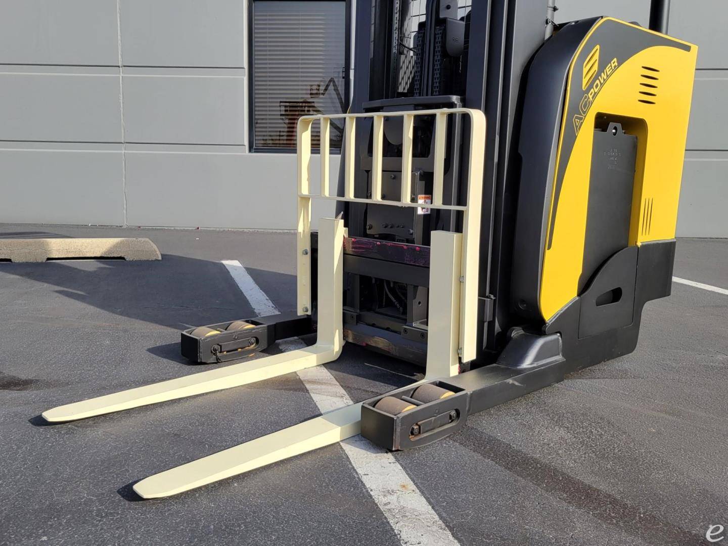 2018 Electric Yale NR045EB Electric Narrow Aisle Single Reach