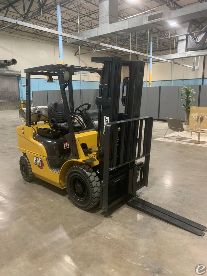2015 LP Gas Cat Sit Down Rider GP25N5 - 123Forklift