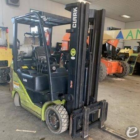 2018 LP Gas Clark Sit Down Rider S25C - 123Forklift