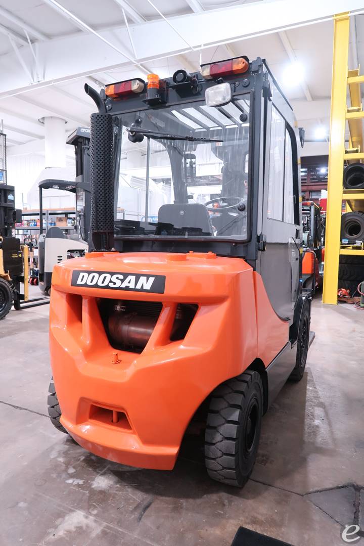 2015 Diesel Doosan Pneumatic Tire 4 Wheel Sit Down | Eliftruck