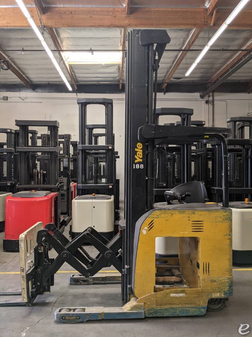 2010 Electric Yale NDR035 Electric Narrow Aisle Double Reach