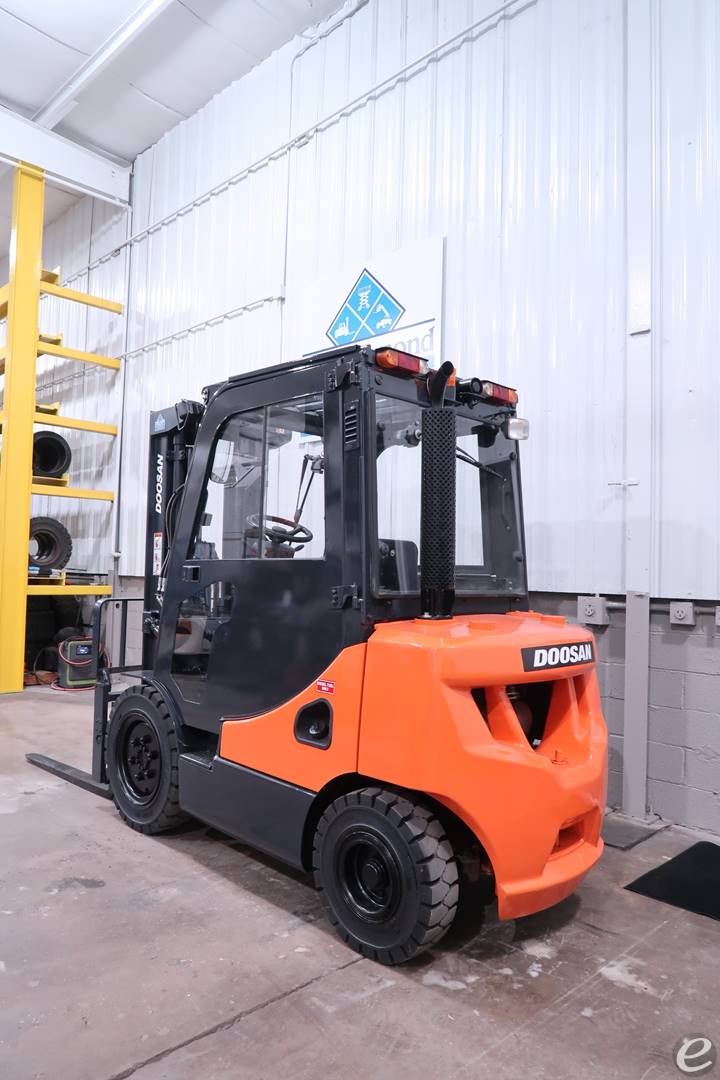 2015 Diesel Doosan Pneumatic Tire 4 Wheel Sit Down | Eliftruck