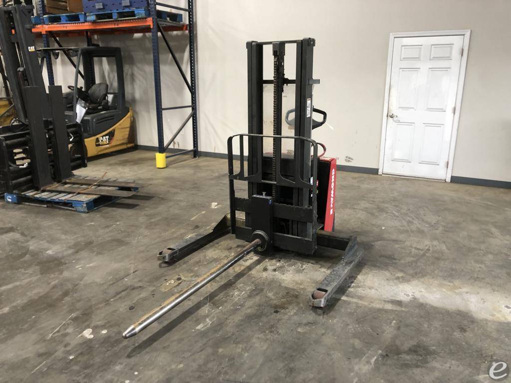 2013 Electric Raymond Electric Walkie Straddle Stacker | Eliftruck