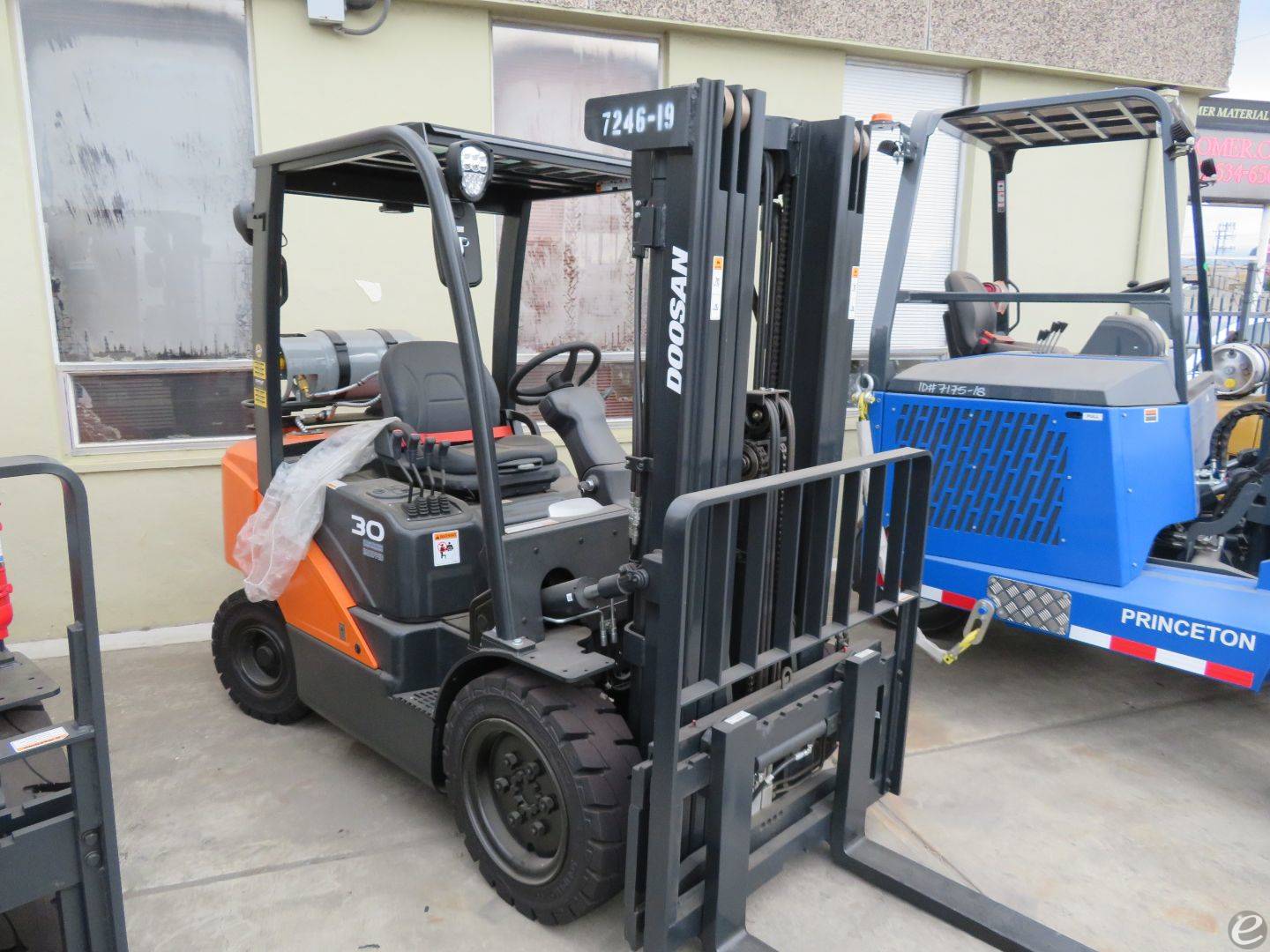 2019 Dual Fuel Doosan Pneumatic Tire 4 Wheel Sit Down | Eliftruck
