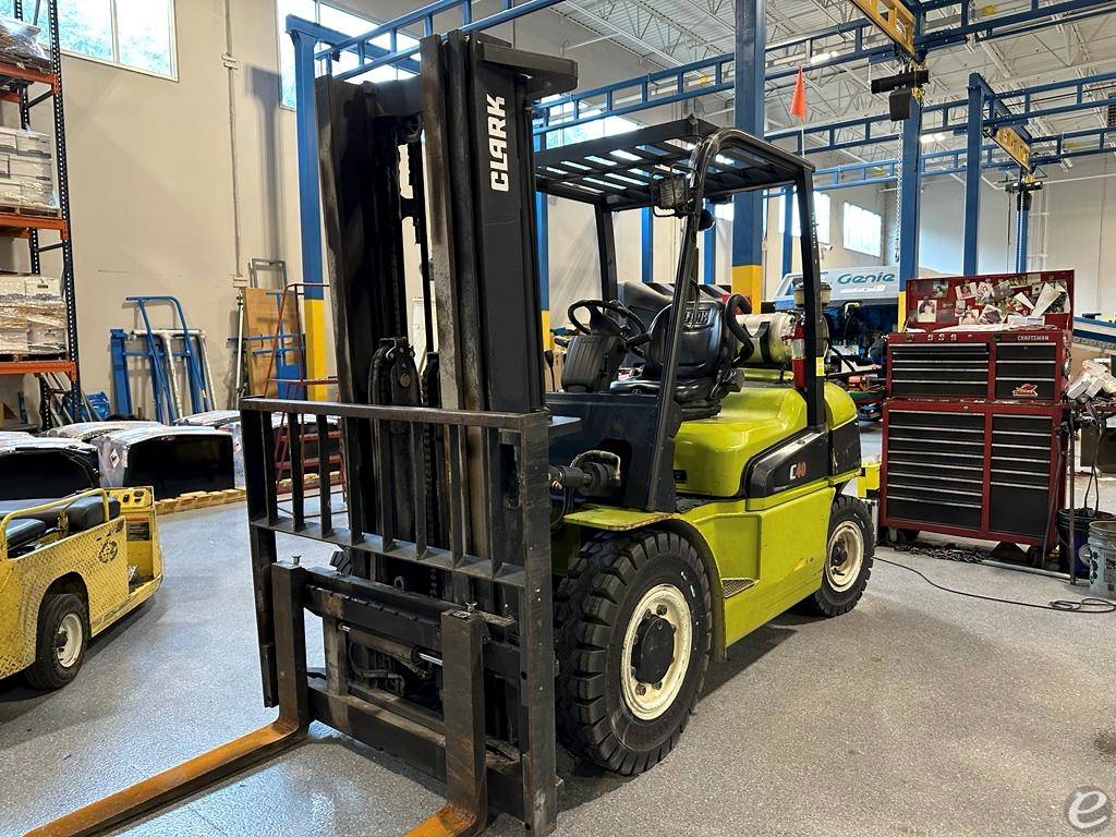 2015 LP Gas Clark Pneumatic Tire 4 Wheel Sit Down | Eliftruck