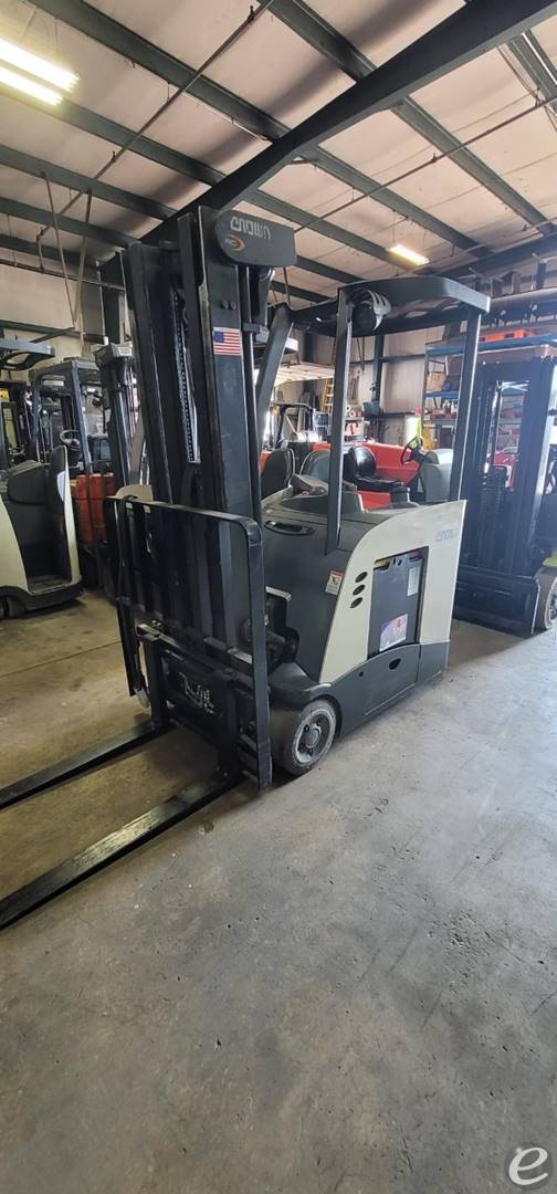 2010 Electric Crown Electric Stand Up End Control (Docker) | Eliftruck