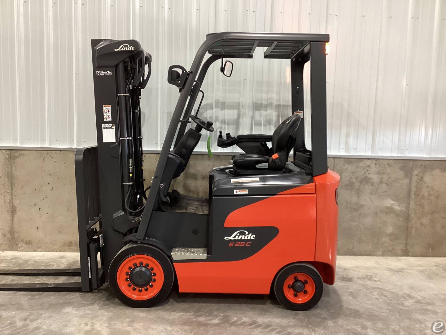 2023 Electric Linde Electric 4 Wheel Sit Down | Eliftruck