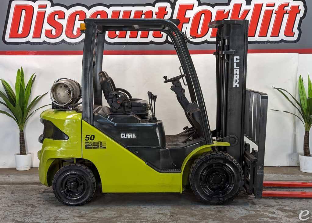 2018 LP Gas Clark S25L Pneumatic Tire 4 Wheel Sit Down