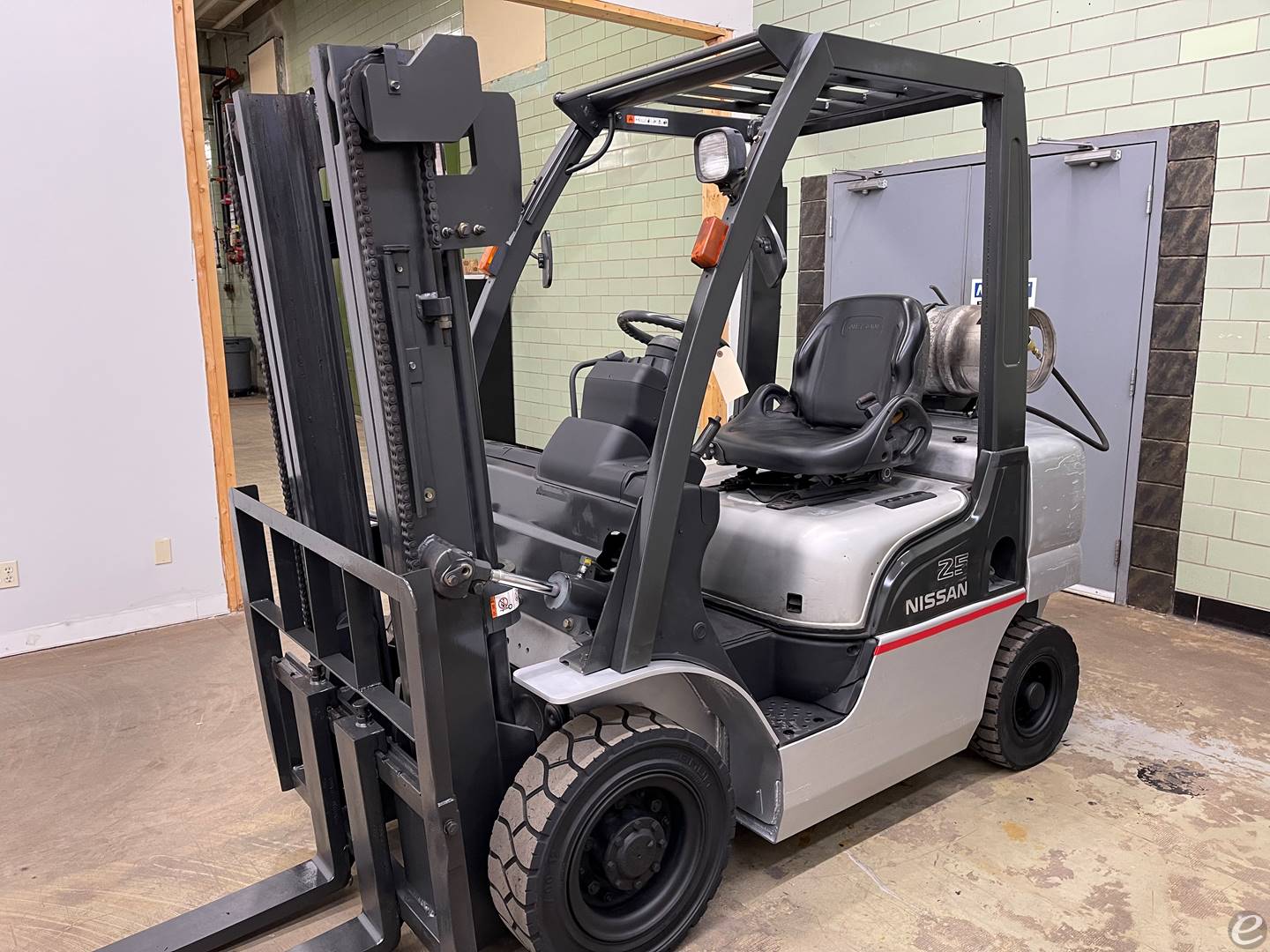 2004 LP Gas Nissan PL25 Pneumatic Tire 4 Wheel Sit Down