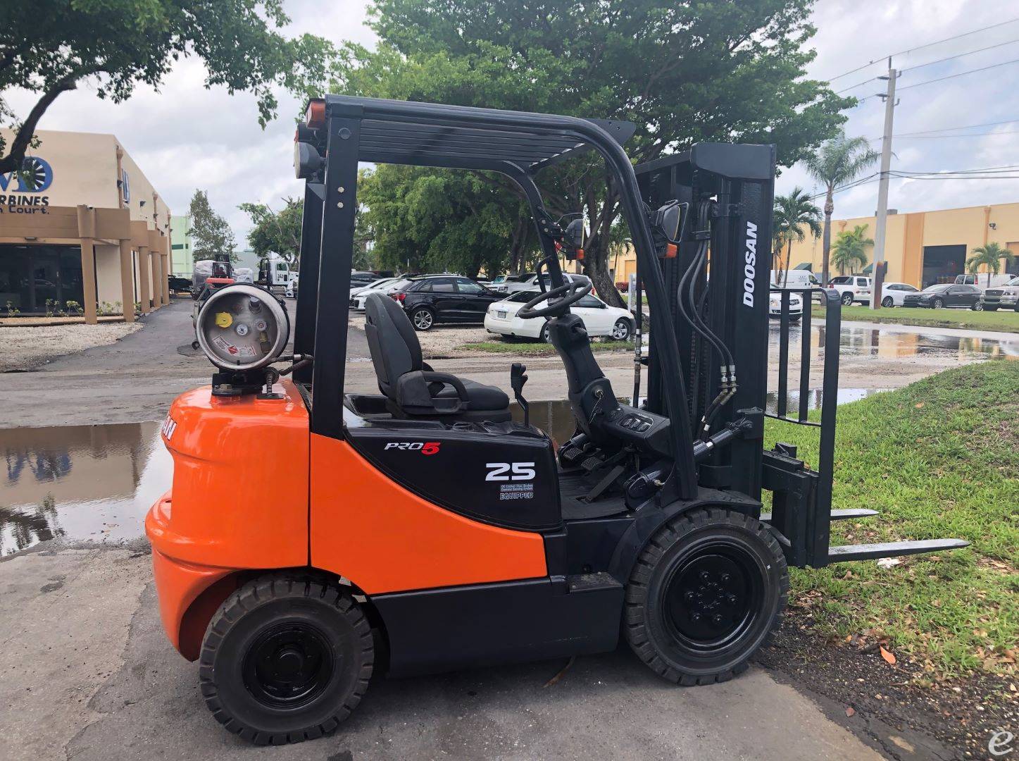 2017 Dual Fuel Doosan G25E-5 Pneumatic Tire 4 Wheel Sit Down