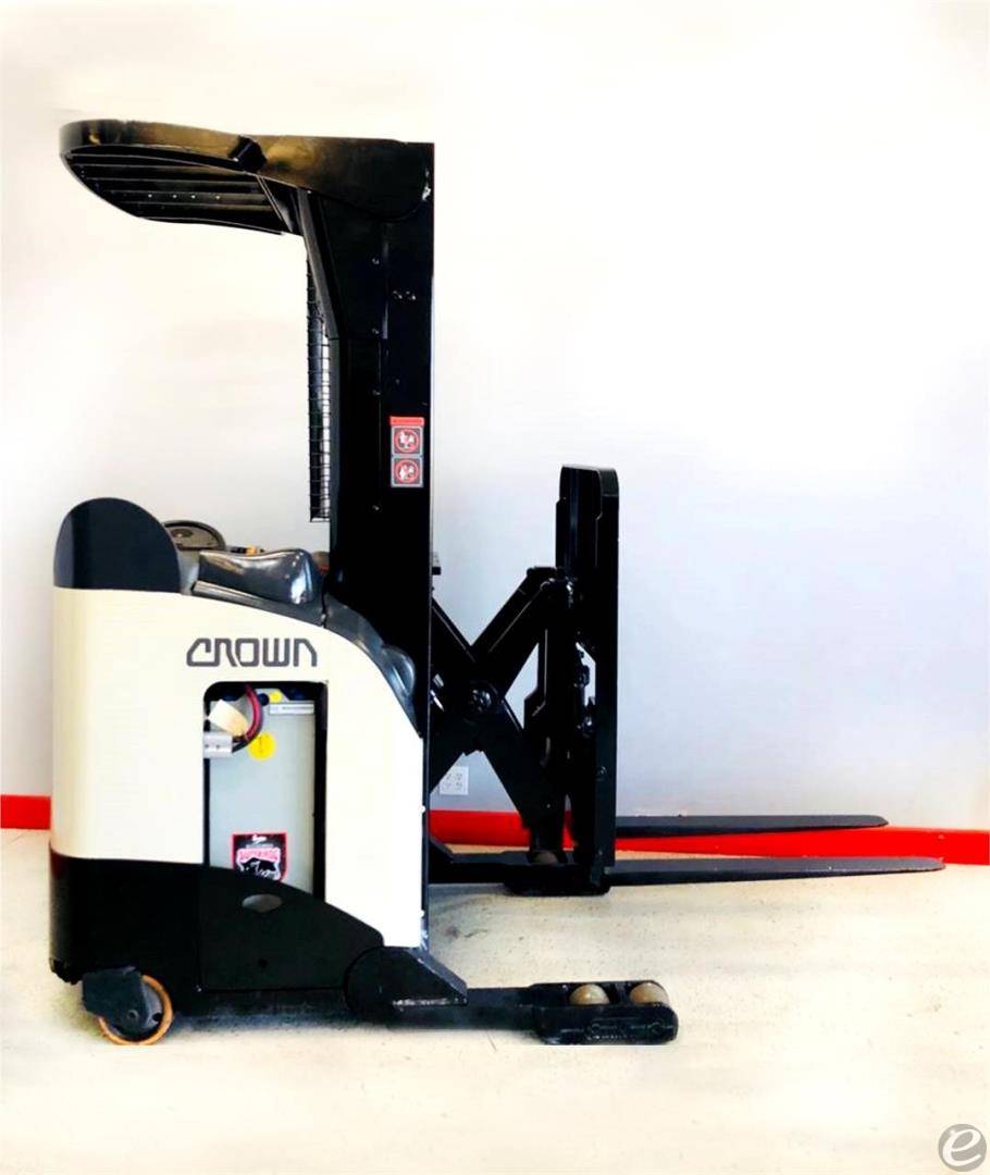 2006 Electric Crown Reach Trucks RR5220-45 - 123Forklift