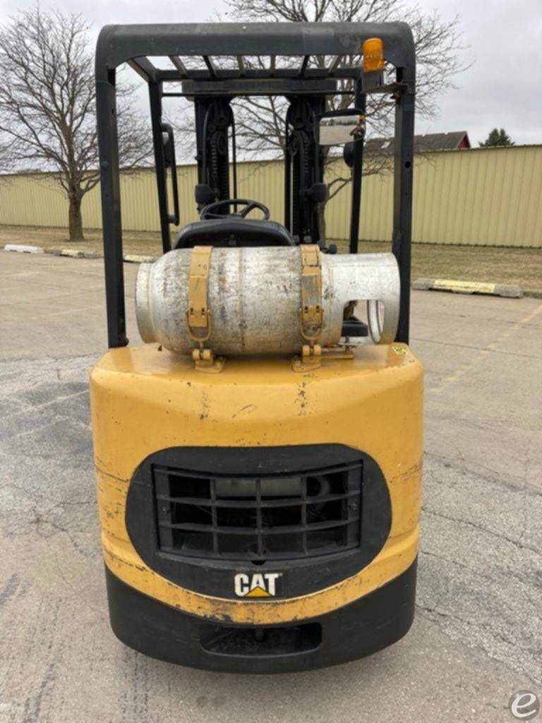 2001 LP Gas Cat GC25K Cushion Tire 4 Wheel Sit Down (Indoor Warehouse)