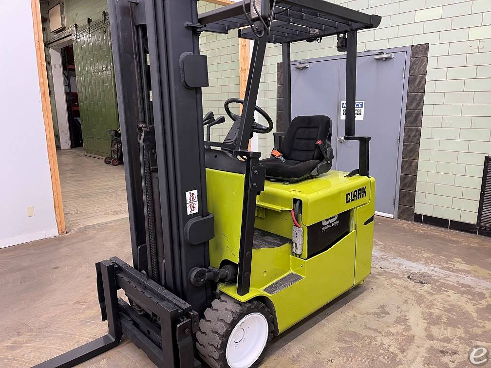 2007 Electric Clark TMX20 Electric 3 Wheel Sit Down