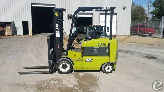 2013 Electric Clark ECX32 Electric 4 Wheel Sit Down