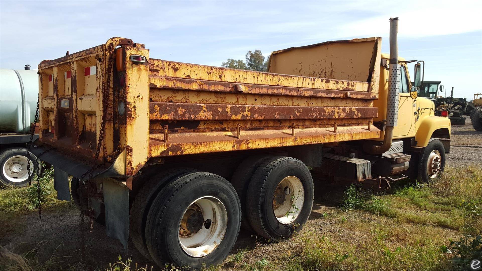 1990 International S2500 Trucks and Trailers