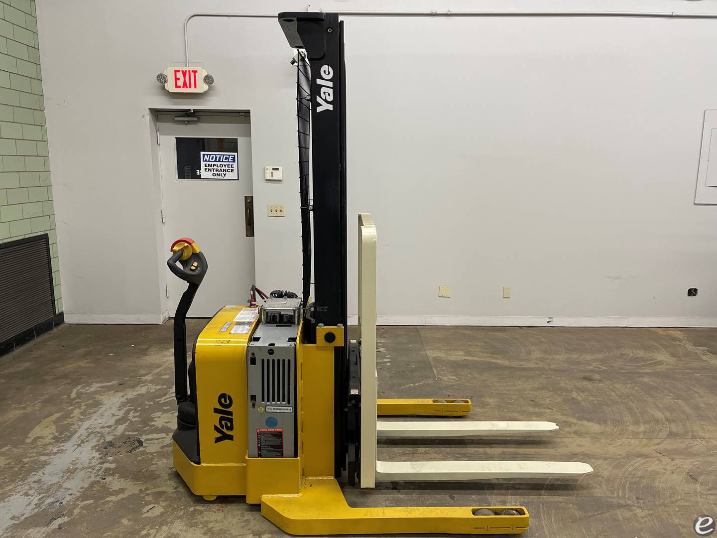 2015 Electric Yale Electric Walkie Straddle Stacker | Eliftruck