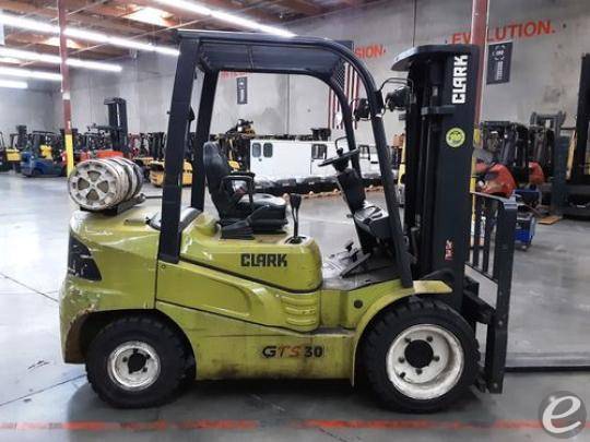 2017 LP Gas Clark GTS30L Pneumatic Tire 4 Wheel Sit Down