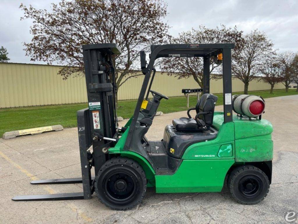 2014 Dual Fuel Mitsubishi FG30N Pneumatic Tire 4 Wheel Sit Down