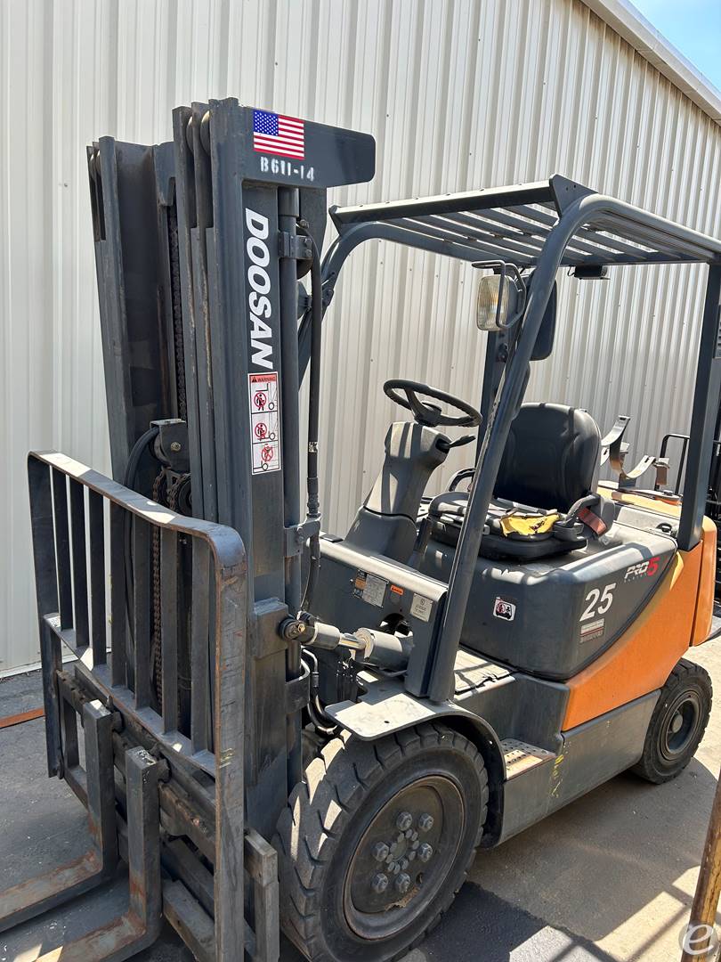 2014 LP Gas Doosan G25E-5 Pneumatic Tire 4 Wheel Sit Down