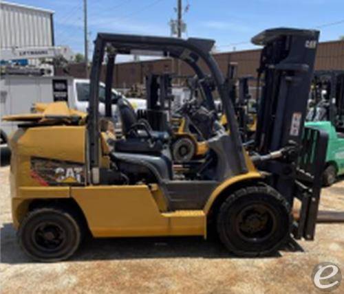 2017 Cat Pneumatic Tire 4 Wheel Sit Down | Eliftruck