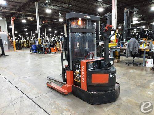 2010 Electric Toyota Electric Walkie Straddle Stacker Reach | Eliftruck