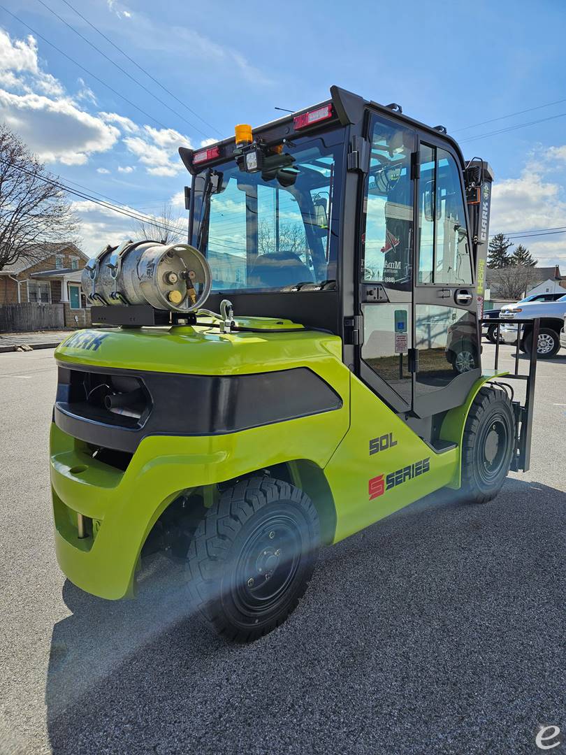 2025 LP Gas Clark Pneumatic Tire 4 Wheel Sit Down | Eliftruck
