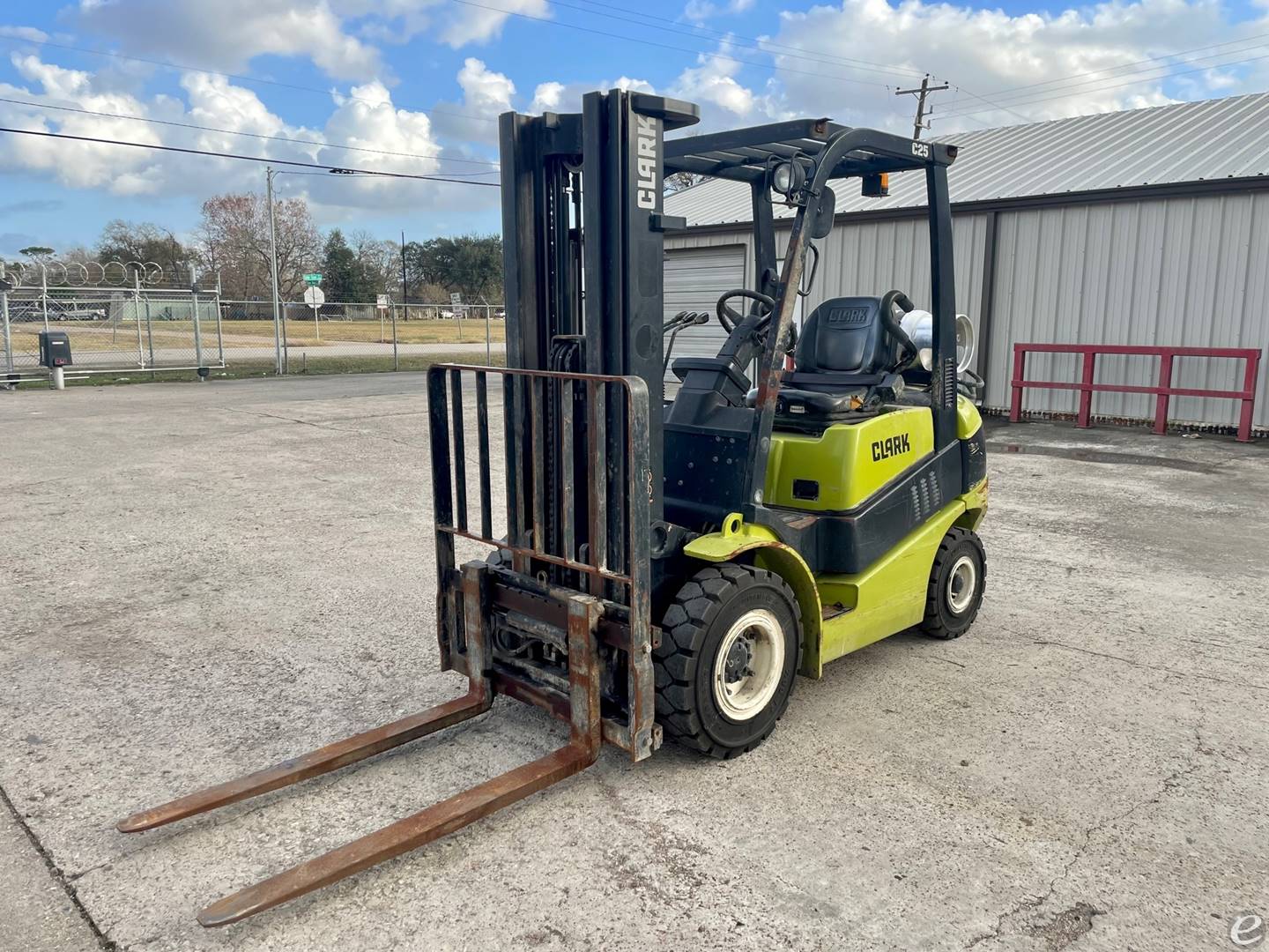 2013 LP Gas Clark Pneumatic Tire 4 Wheel Sit Down | Eliftruck