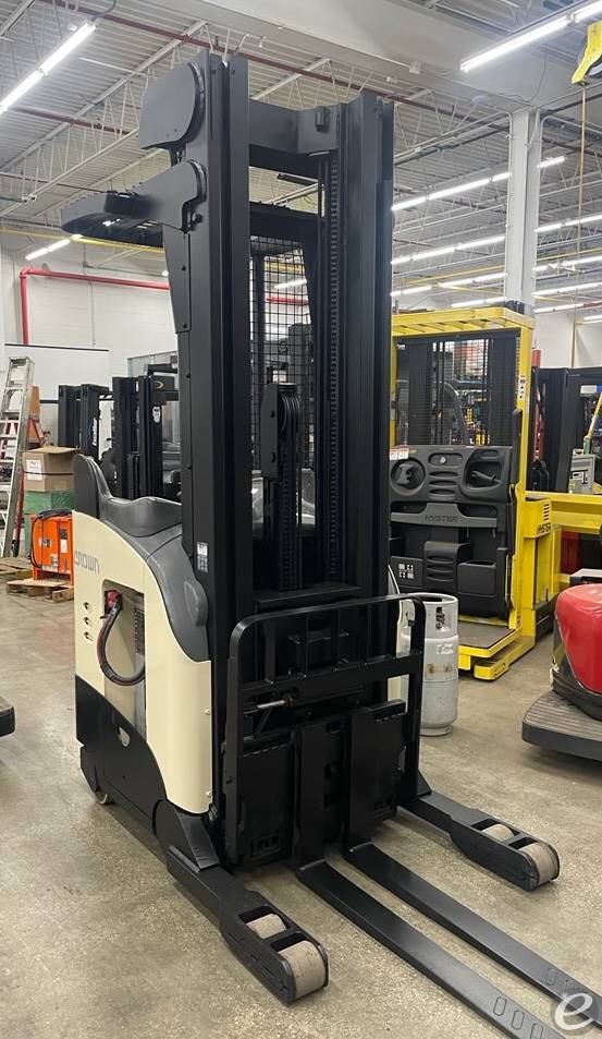 2013 Electric Crown RR5715-35 Electric Narrow Aisle Single Reach