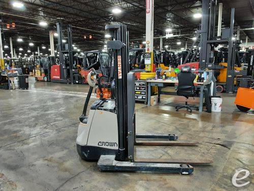 2013 Electric Crown Electric Walkie Straddle Stacker | Eliftruck