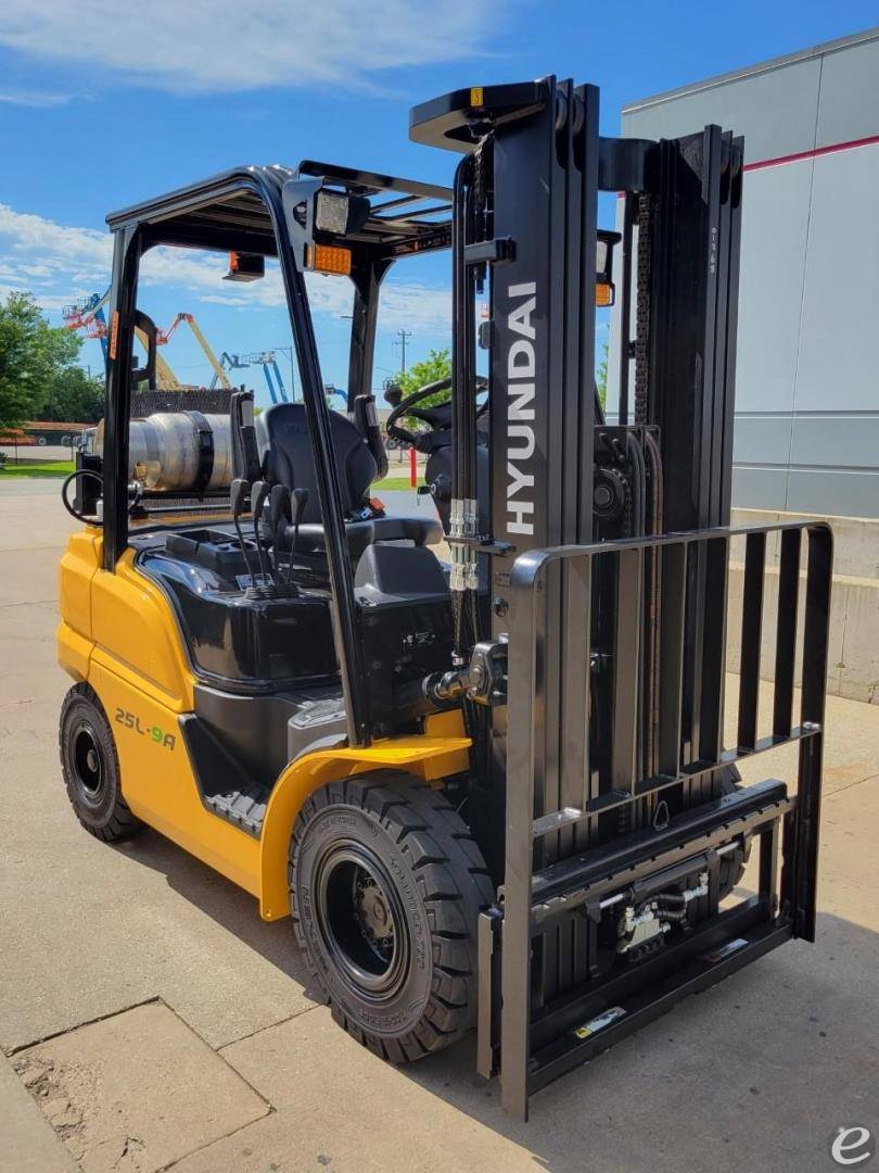 2022 LP Gas Hyundai 25L-9A Pneumatic Tire 4 Wheel Sit Down