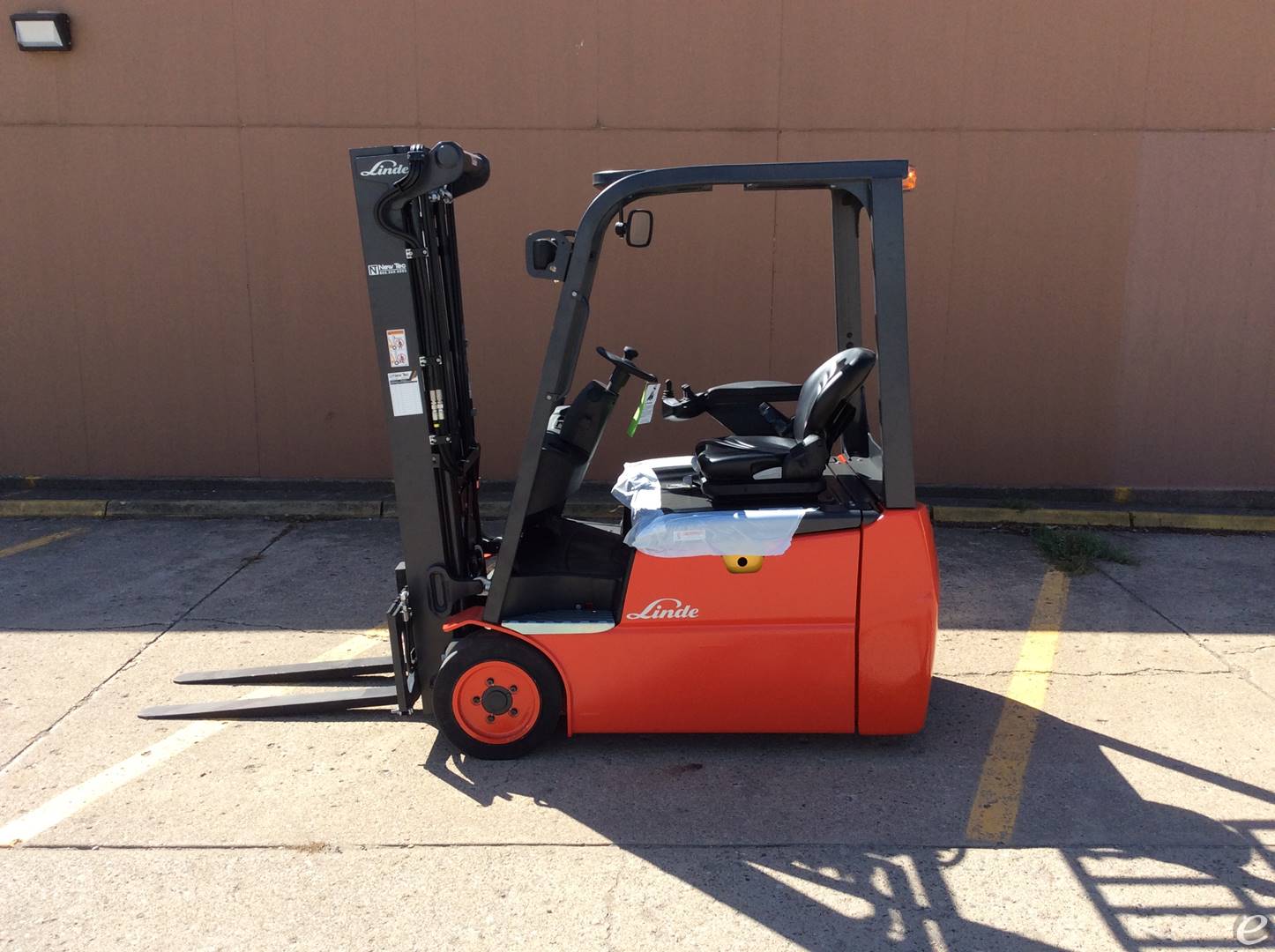 2022 Electric Linde E20 Electric 3 Wheel Sit Down