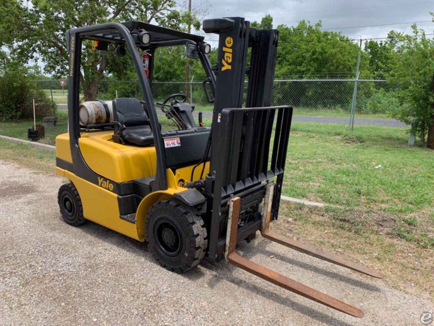 2011 LP Gas Yale Sit Down Rider GLP050 - 123Forklift