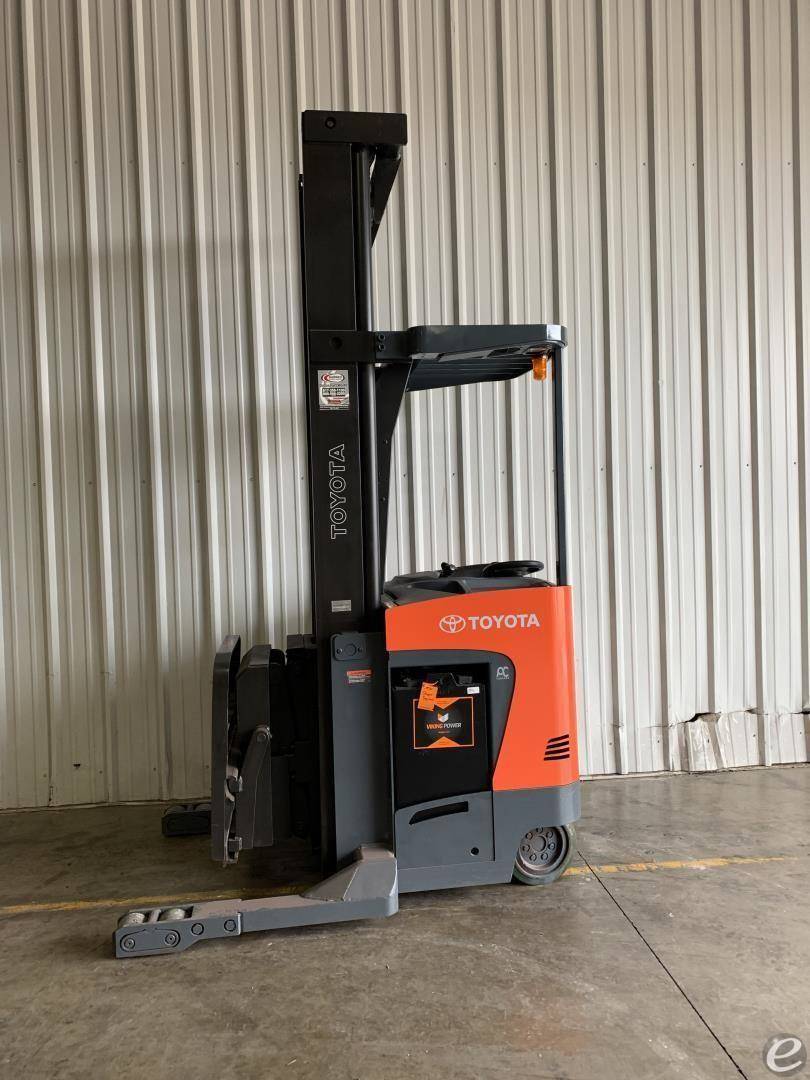2004 Electric Raymond Reach Trucks EASI DR30TT - 123Forklift