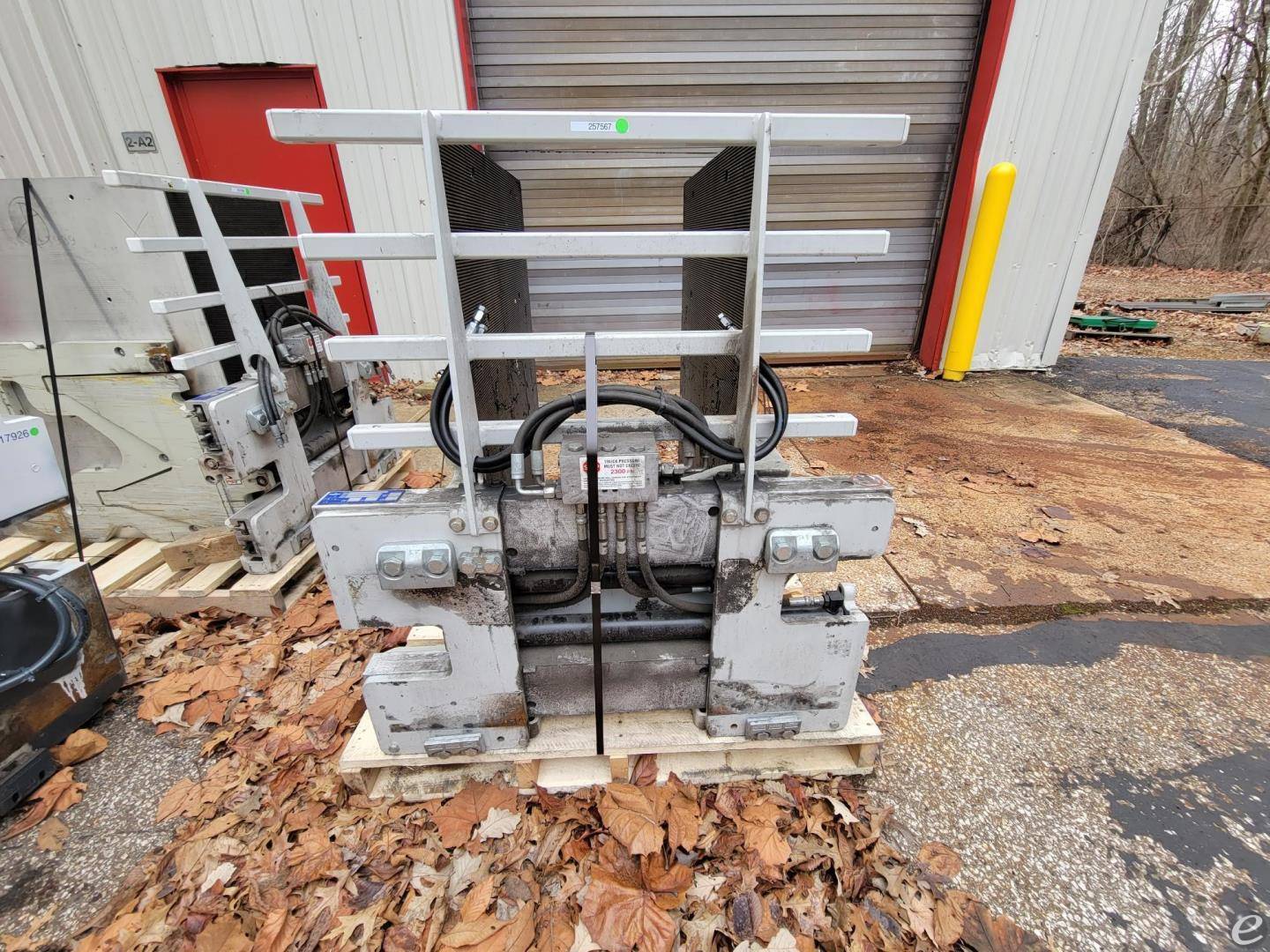 2014 Cascade 25D-CCS Carton Clamps