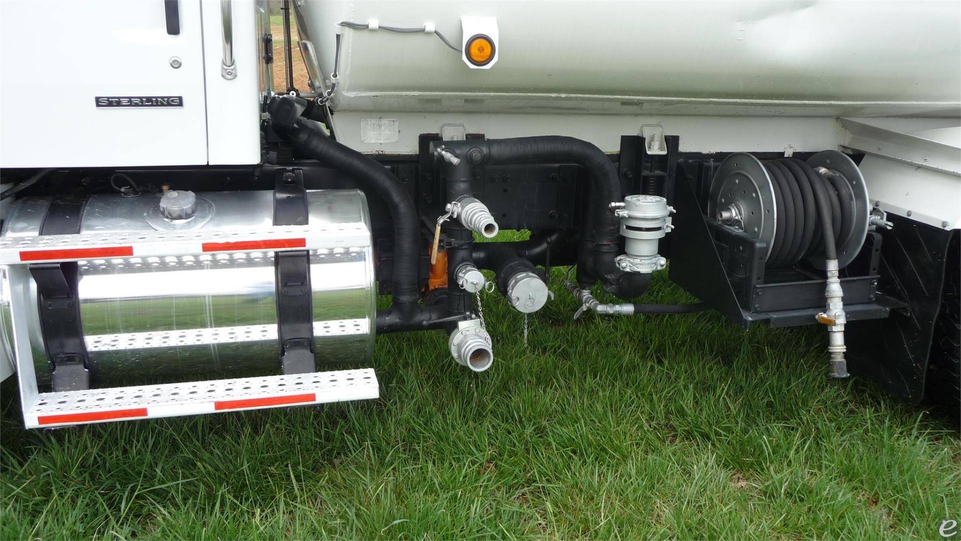 2007 Diesel Sterling LT7500 Trucks and Trailers