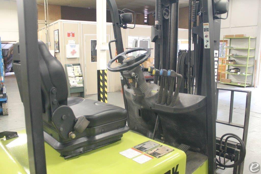 2011 Electric Clark TMX25 Electric 3 Wheel Sit Down