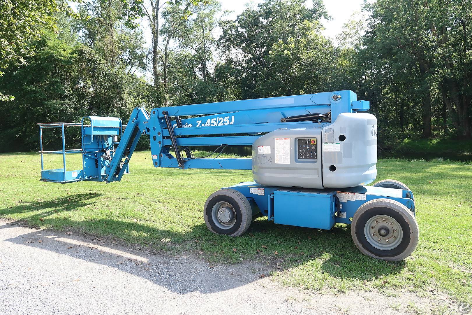2008 DC Power Genie Boom Lifts Z45/25J DC - 123Forklift