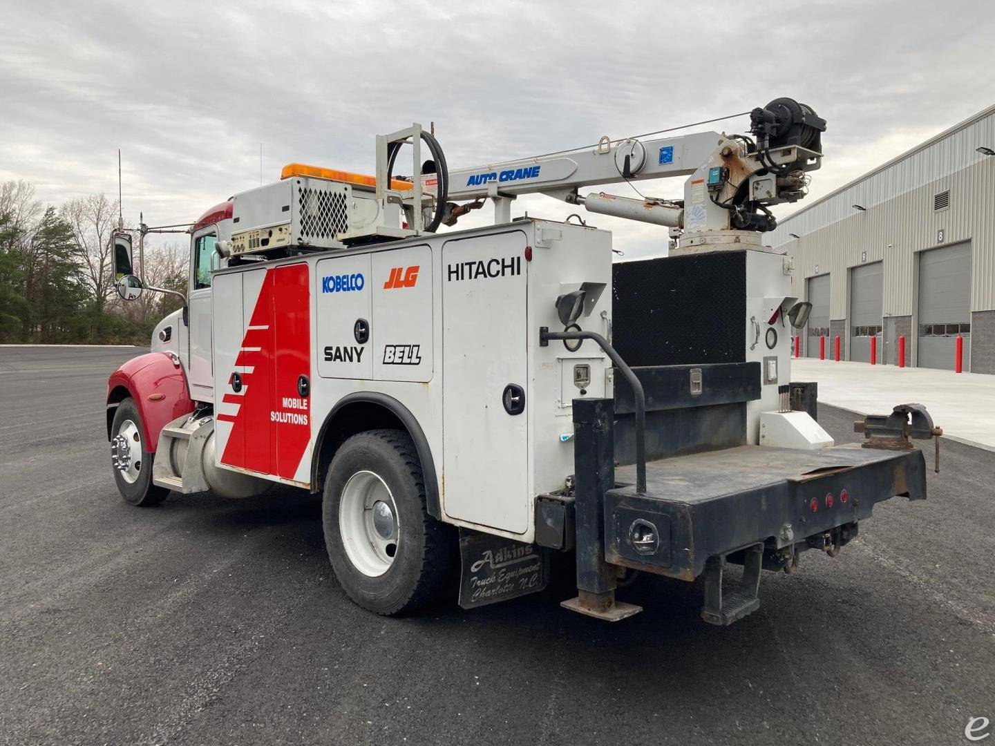 2009 Diesel Peterbilt 335 Trucks and Trailers