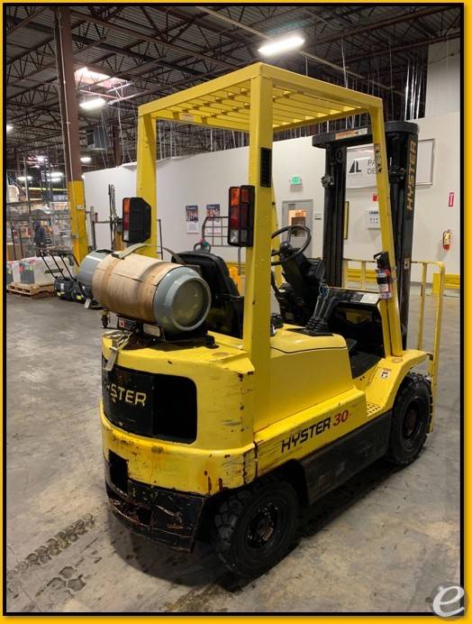 2003 LP Gas Cat H30XM Pneumatic Tire 4 Wheel Sit Down