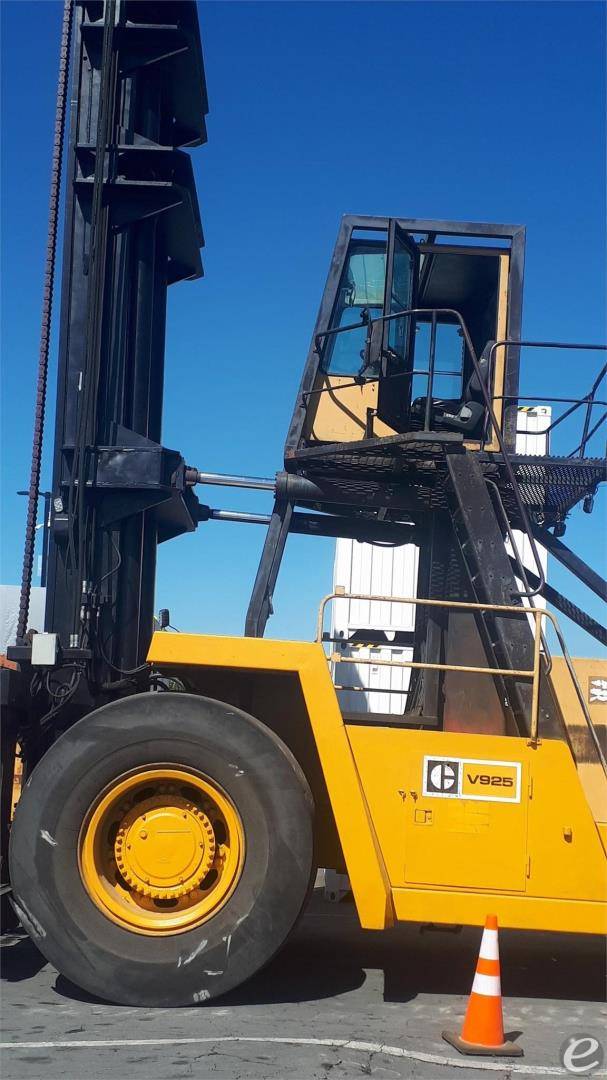 Cat V925 Container Handlers (Loaded/Empty)