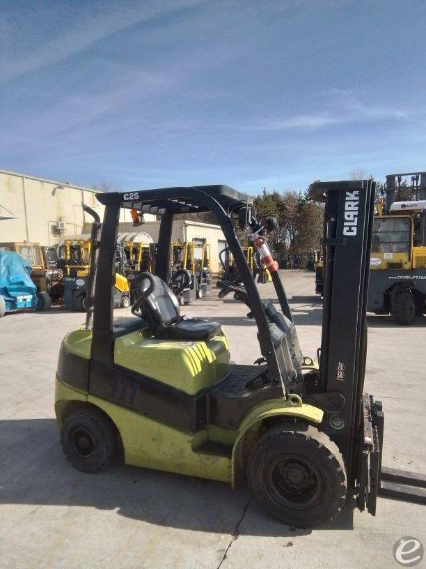 2015 Diesel Clark C25D Pneumatic Tire 4 Wheel Sit Down