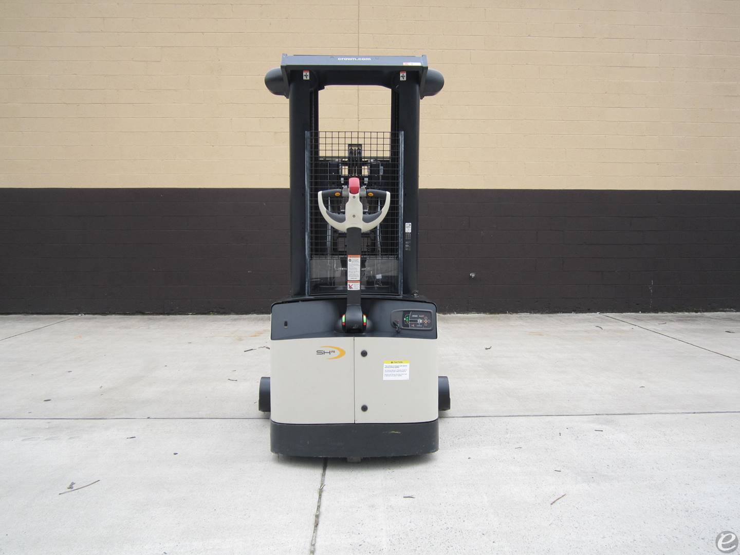 2016 Crown SHR5540-35 Electric Walkie Straddle Stacker Reach