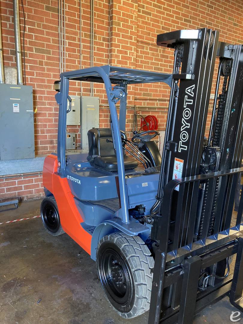 2014 Diesel Toyota 8FDU30 Pneumatic Tire 4 Wheel Sit Down