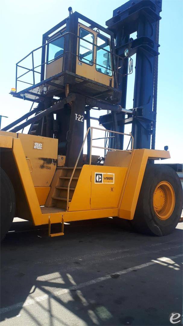 Cat V925 Container Handlers (Loaded/Empty)