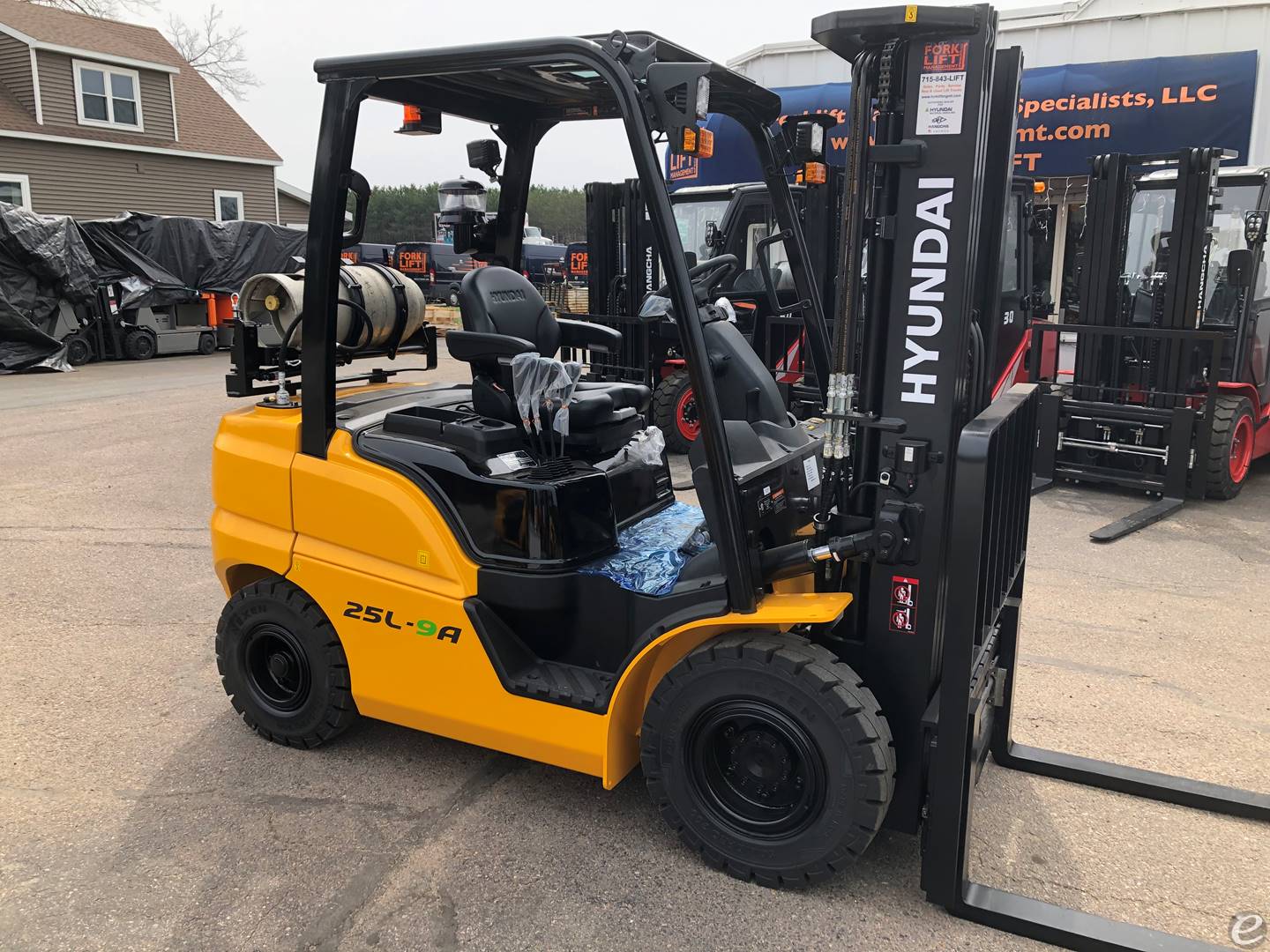 2023 LP Gas Hyundai 25L-9A Pneumatic Tire 4 Wheel Sit Down