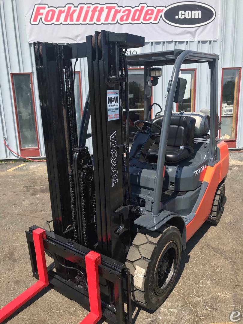 2017 LP Gas Toyota 8FGU30 Pneumatic Tire 4 Wheel Sit Down