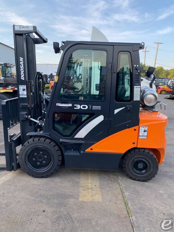 2021 LP Gas Doosan Pneumatic Tire 4 Wheel Sit Down | Eliftruck