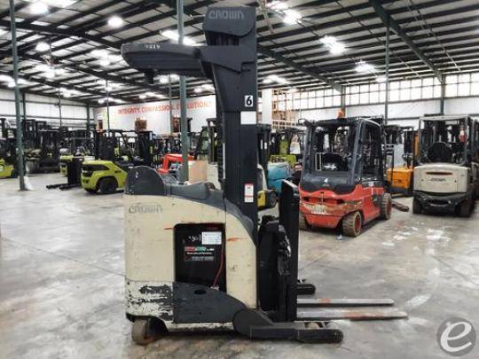 2004 Electric Crown RR5220-35 Electric Narrow Aisle Single Reach